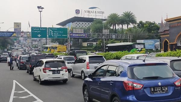 One Way Jalur Puncak Bogor Sempat Berlaku hingga 9 Jam Kemarin, ini Penjelasan Polisi