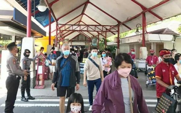Libur Panjang Akhir Pekan, Bali Kembali Diserbu Wisatawan Lokal Libur Panjang Akhir Pekan, Bali Kembali Diserbu Wisatawan Lokal