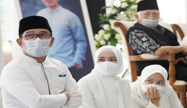 Berangkat ke Mekkah, Ridwan Kamil: Saya Berhaji atas Nama Emmeril Kahn ... Berangkat ke Mekkah, Ridwan Kamil: Saya Berhaji atas Nama Emmeril Kahn ...