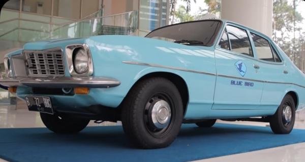 Perjalanan Blue Bird, Berawal dari Mobil Sewaan Keluarga Kini Punya ...