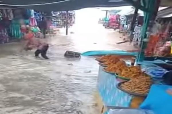 Gelombang Pantai Selatan Capai 6 Meter, Nelayan dan Wisatawan Diminta ... Gelombang Pantai Selatan Capai 6 Meter, Nelayan dan Wisatawan Diminta ...
