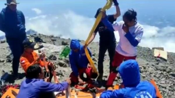 Turis Portugal Jatuh ke Jurang di Gunung Rinjani Akhirnya Berhasil ...
