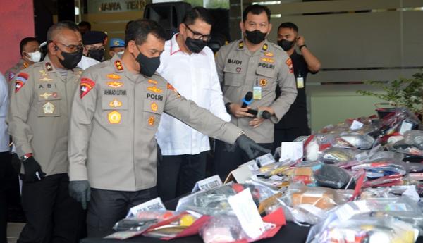 Polda Jateng Ungkap Peredaran Narkoba Jaringan Lokal hingga Internasional Polda Jateng Ungkap Peredaran Narkoba Jaringan Lokal hingga Internasional