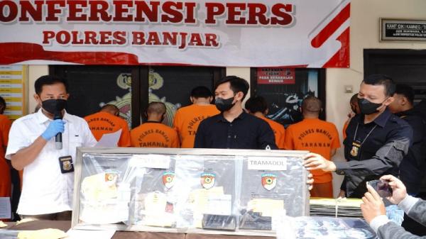 Polantas Polres Banjar Gagalkan Peredaran Obat Terlarang dan Tangkap 2 Pengedar