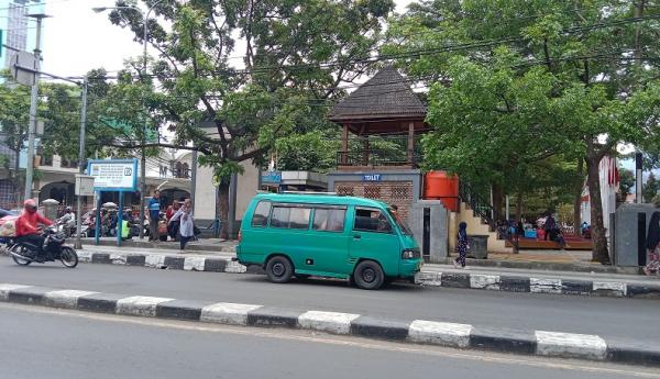 Tanpa Menunggu Instruksi Pemerintah, Sopir Angkot di Bandung Naikkan ...