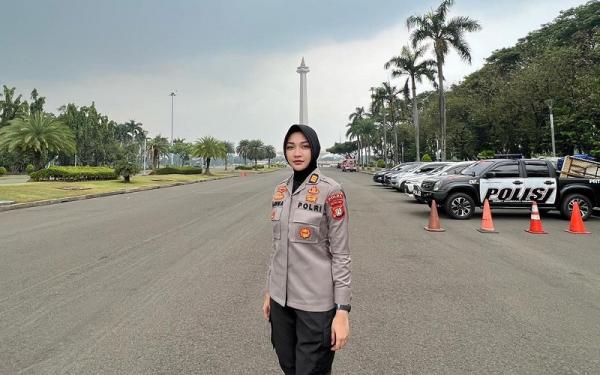 Polwan Cantik AKP Rita Yuliana Tampil Berhijab Dinas di Polda Metro Jaya