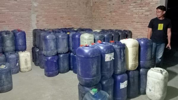 Gudang Penimbunan BBM di Lampung Digerebek, Pemilik Ambil Untung Rp1.000 Per Liter