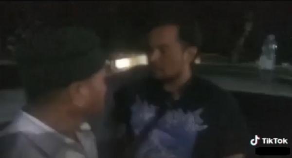 Viral Pengacara dan Polisi Cekcok Saat Penangkapan Bandar Pil Koplo di ... Viral Pengacara dan Polisi Cekcok Saat Penangkapan Bandar Pil Koplo di ...