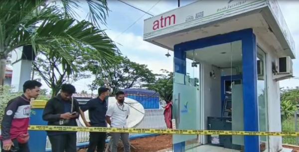 Mesin ATM di Puskesmas Ma'rang Pangkep Dibobol Maling Mesin ATM di Puskesmas Ma'rang Pangkep Dibobol Maling