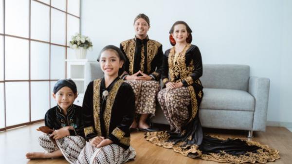 6 Contoh Cerkak Bahasa Jawa Lengkap dengan Terjemahan, Dijamin Seru dan ...