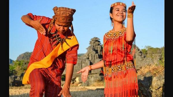 Mengenal Pakaian Adat Toraja, Baju Pokko dan Seppa Tallu