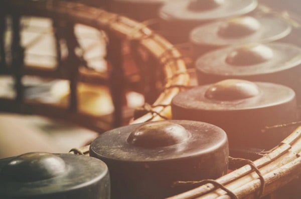 13 Alat Musik Sunda dan Cara Memainkannya, Nomor 4 Dimainkan untuk ...