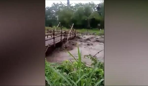 Jembatan Sungai Mujur Lumajang Putus Diterjang Banjir Lahar Dingin Gunung Semeru - Bagian 2