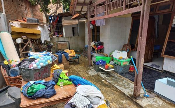 Pengusaha Ikan Hias di Jagakarsa Rugi akibat Banjir Ciliwung: Air Naik ...