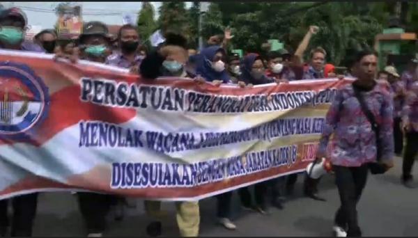 Ratusan Perangkat Desa di Brebes Demo Tolak Masa Jabatan Setara dengan ... Ratusan Perangkat Desa di Brebes Demo Tolak Masa Jabatan Setara dengan ...