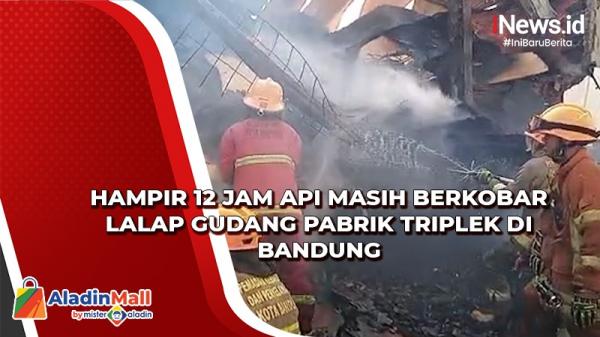 Hampir 12 Jam Api Masih Berkobar Lalap Gudang Pabrik Triplek di Bandung