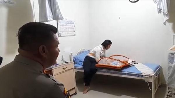 Geger, Bayi Ditinggal di Bus Jurusan Padang-Pariaman, Sopir Syok Dengar ... Geger, Bayi Ditinggal di Bus Jurusan Padang-Pariaman, Sopir Syok Dengar ...
