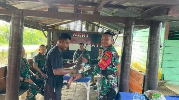 Gencarkan Pendekatan Humanis Anggota Tni Ajak Warga Serahkan Senjata Api