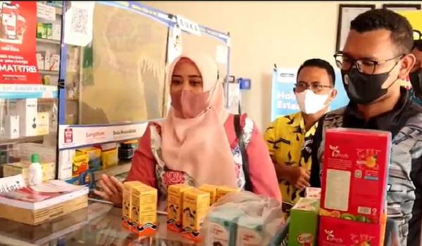 Razia Apotek di Sidoarjo, Petugas Masih Temukan Sirop Penyebab Gagal ... Razia Apotek di Sidoarjo, Petugas Masih Temukan Sirop Penyebab Gagal ...