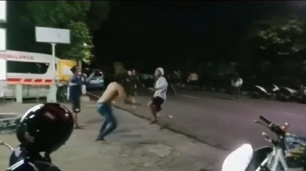 Viral Kelompok Remaja di Probolinggo Tawuran hingga Terluka, Diduga karena Aksi Geber Motor