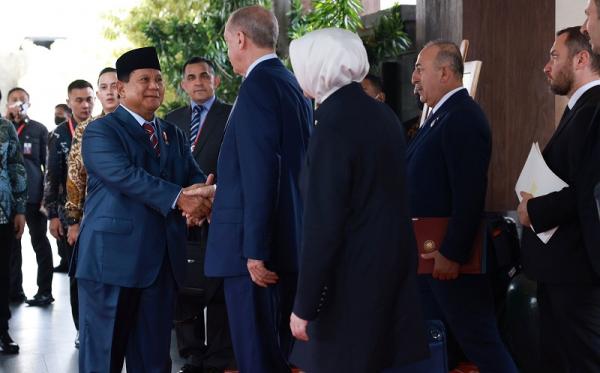Prabowo Ikut Sambut Erdogan saat Dampingi Jokowi dalam Pertemuan ... Prabowo Ikut Sambut Erdogan saat Dampingi Jokowi dalam Pertemuan ...