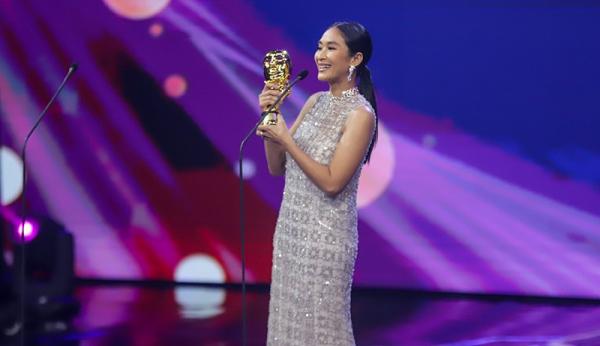 Happy Salma Pemeran Utama Wanita Terbaik IMAA 2022