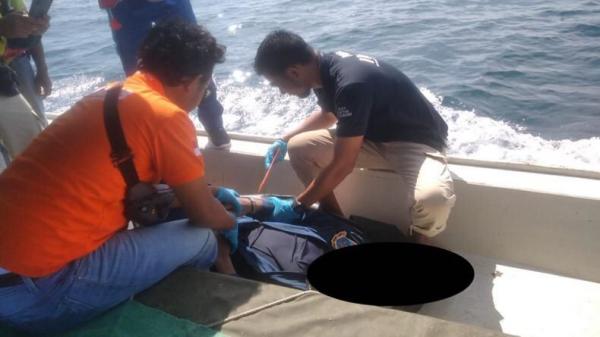 Tim Sar Gabungan Temukan Mayat Di Perairan Belitung Timur Diduga
