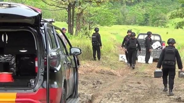 Gegana Polda Sultra Musnahkan Bom Ikan Hasil Sitaan dari Perairan Kolaka