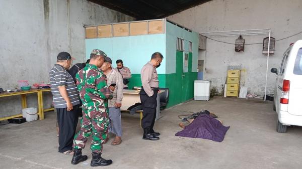 Pria Paruh Baya di Cicurug Sukabumi Tewas dengan Darah Keluar dari Mulut Pria Paruh Baya di Cicurug Sukabumi Tewas dengan Darah Keluar dari Mulut