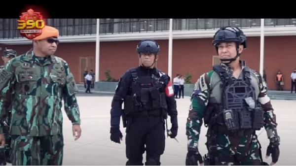 Pakai Baret Jingga, Aksi Panglima TNI Pimpin Kopasgat Lumpuhkan Pembajak Pesawat