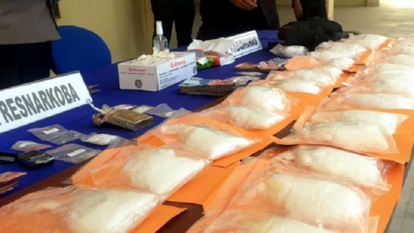 Polisi Tangkap Kurir Narkoba Antarprovinsi di Surabaya, 24 Kg Sabu Disita Polisi Tangkap Kurir Narkoba Antarprovinsi di Surabaya, 24 Kg Sabu Disita