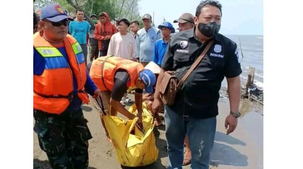 Pemalang Gempar, Mayat Pria Ditemukan Tersangkut Jaring di Pantai ... Pemalang Gempar, Mayat Pria Ditemukan Tersangkut Jaring di Pantai ...