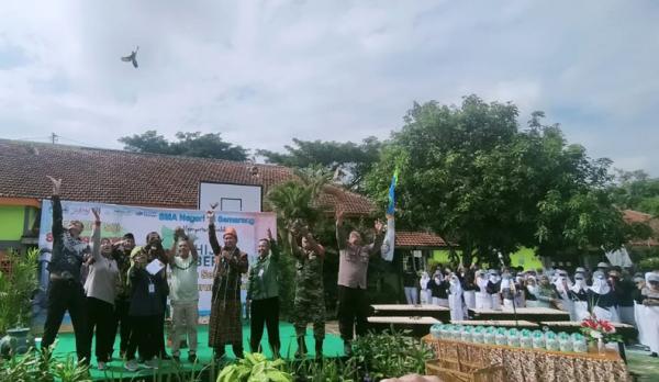 Hari Konservasi Kehidupan Liar, Siswa dan Guru SMAN 13 Semarang Lepas ...