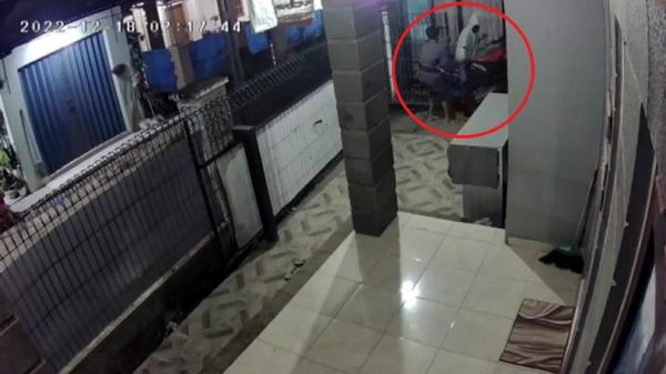 Viral Aksi 4 Pencuri Gasak Motor senilai Rp34 Juta di Dukupuntang Cirebon