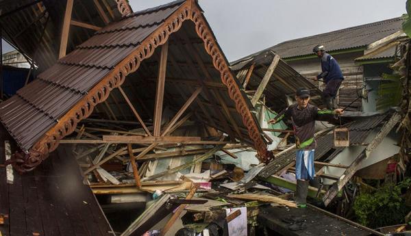 Bangunan Pesantren Roboh Diterjang Angin Kencang di Banjarmasin