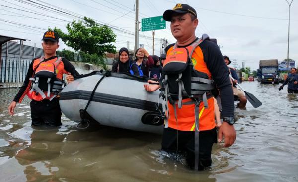 Banjir Semarang Tim Sar Gabungan Kembali Evakuasi Puluhan Warga