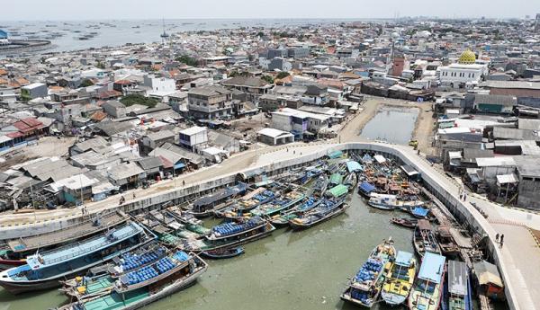 Tanggul Penahan Banjir Rob Kali Baru Selesai Dibangun