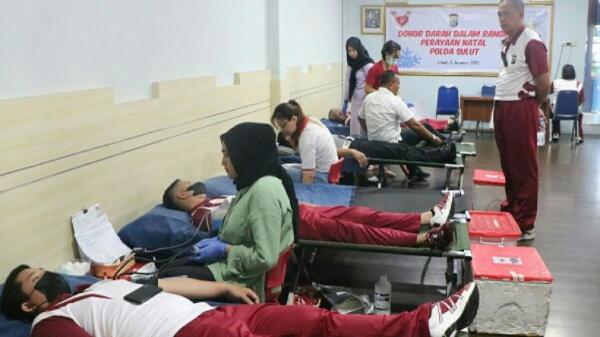 Semarak Perayaan Natal, Polda Sulut Gelar Donor Darah Semarak Perayaan Natal, Polda Sulut Gelar Donor Darah
