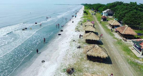 Ide Piknik di Lampung, Asyik Bersantai di Pantai Karang Mas, Ada Apa Saja?