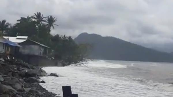 BMKG Ingatkan Warga Waspadai Gelombang Tinggi dan Banjir di Pesisir Sangihe hingga Sitaro