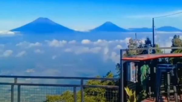 Melihat Keindahan Gunung Telomoyo dari Ketinggian 1.864 Mdpl, Serasa ...