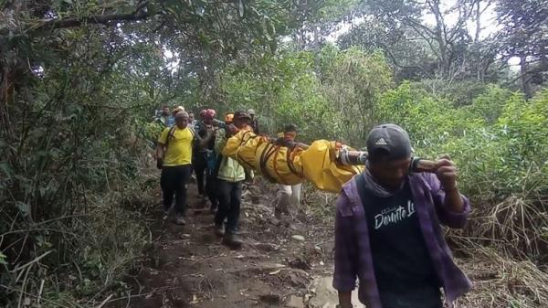 Jenazah Pendaki Yang Tewas Di Gunung Lawu Berhasil Dievakuasi