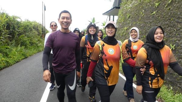 Ketua DPW Partai Perindo Jateng Ajak Komunitas Hest Jalan Kaki Keliling ... Ketua DPW Partai Perindo Jateng Ajak Komunitas Hest Jalan Kaki Keliling ...