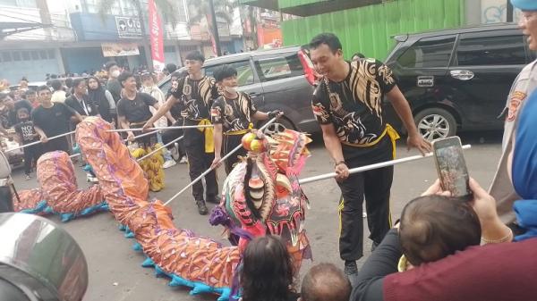 Ribuan Warga Sukabumi Antusias Saksikan Cap Go Meh, Dimeriahkan 20 ...