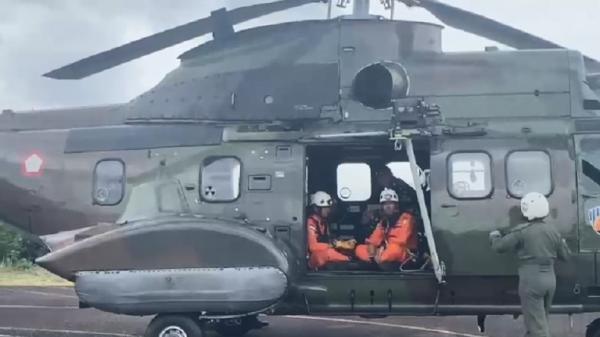 2 Helikopter Puma Basarnas dan TNI AU Diterjunkan untuk Evakuasi Kapolda Jambi