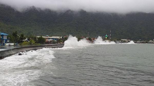 Bmkg Ingatkan Potensi Gelombang Tinggi Di Laut Selatan Jateng Pada
