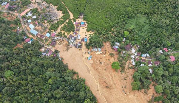 Penampakan dari Udara Satu Kampung Tertimbun Longsor Serasan Natuna