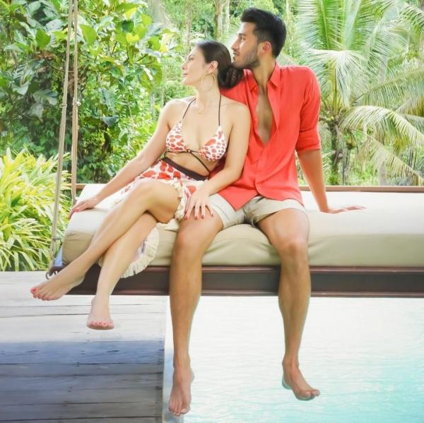 5 Potret Seksi Wulan Guritno Bareng Pacar, Posenya Mirip Prewedding