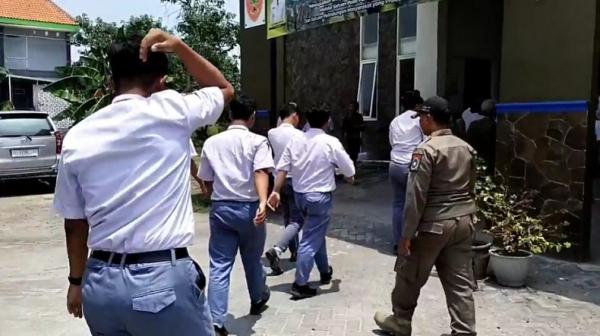 Bolos, Belasan Pelajar SMA di Lamongan Terjaring Razia Kasih Sayang