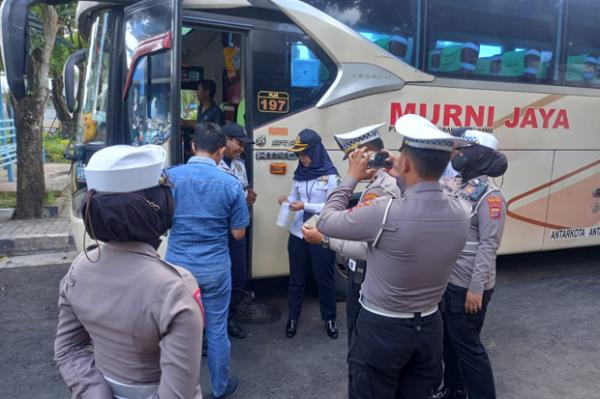 Periksa Keamanan Kendaraan Angkutan Orang, Dishub Bantul Lakukan Ramp Check Jelang Ramadan